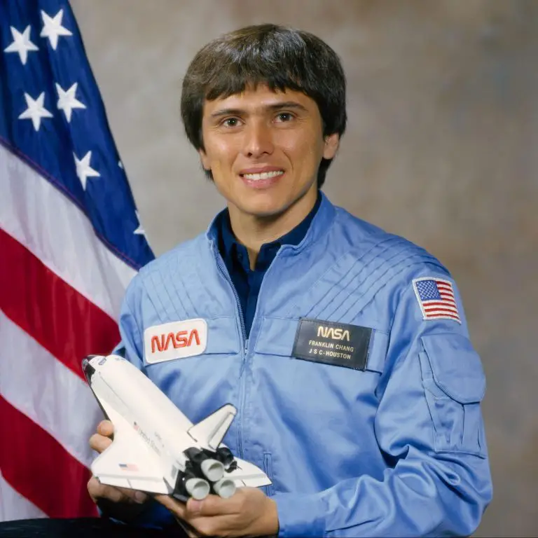 Top 20+ Famous Hispanic Scientists That You Should Know 2025