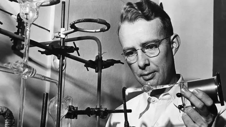 Top 20+ Famous Hispanic Scientists That You Should Know 2025