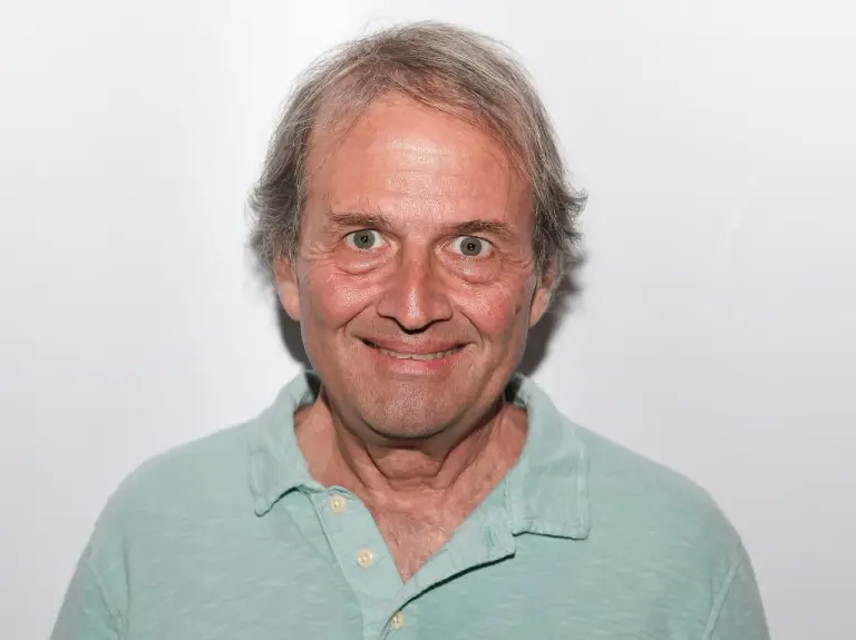 Top 18 Famous Left-Handed Scientists That You Should Know 2025