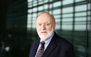 Top 17 Famous Modern Scientists That You Should Know 2025