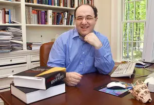 Top 18 Famous Left-Handed Scientists That You Should Know 2025