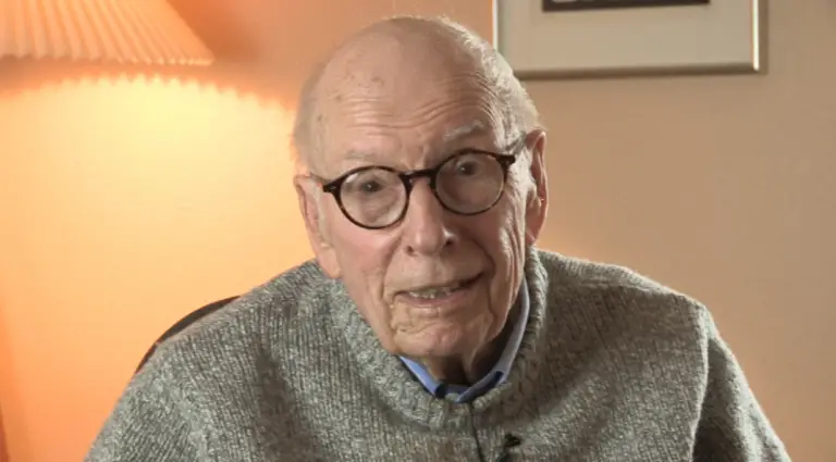 Top 17 Famous Modern Scientists That You Should Know 2025