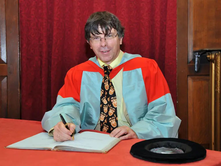 Top 17 Famous Modern Scientists That You Should Know 2025