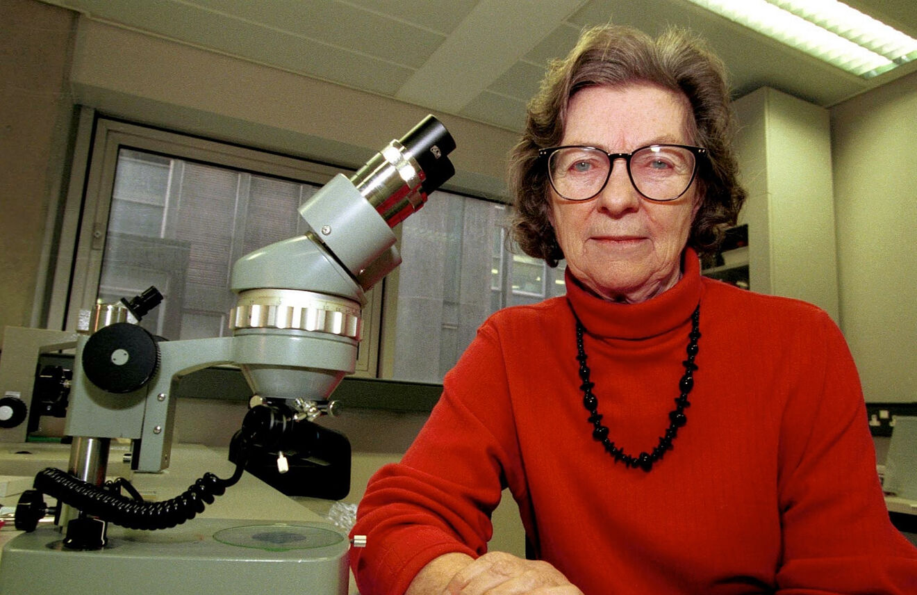 Top 20+ Famous British Scientists That You Should Know 2025 Top 20+ Famous British Scientists That You Should Know 2025