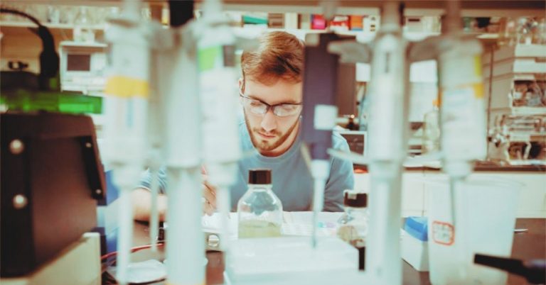 10 Highest Paying Jobs For Biophysics Majors to Consider 2025