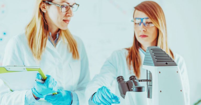 10 Highest Paying Jobs For Biotechnology Majors to Consider 2025