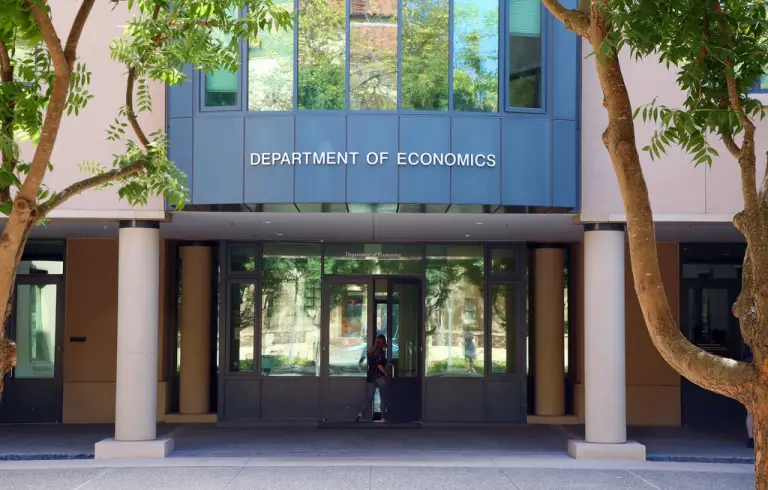 25 Best Schools For Economics In The US 2025